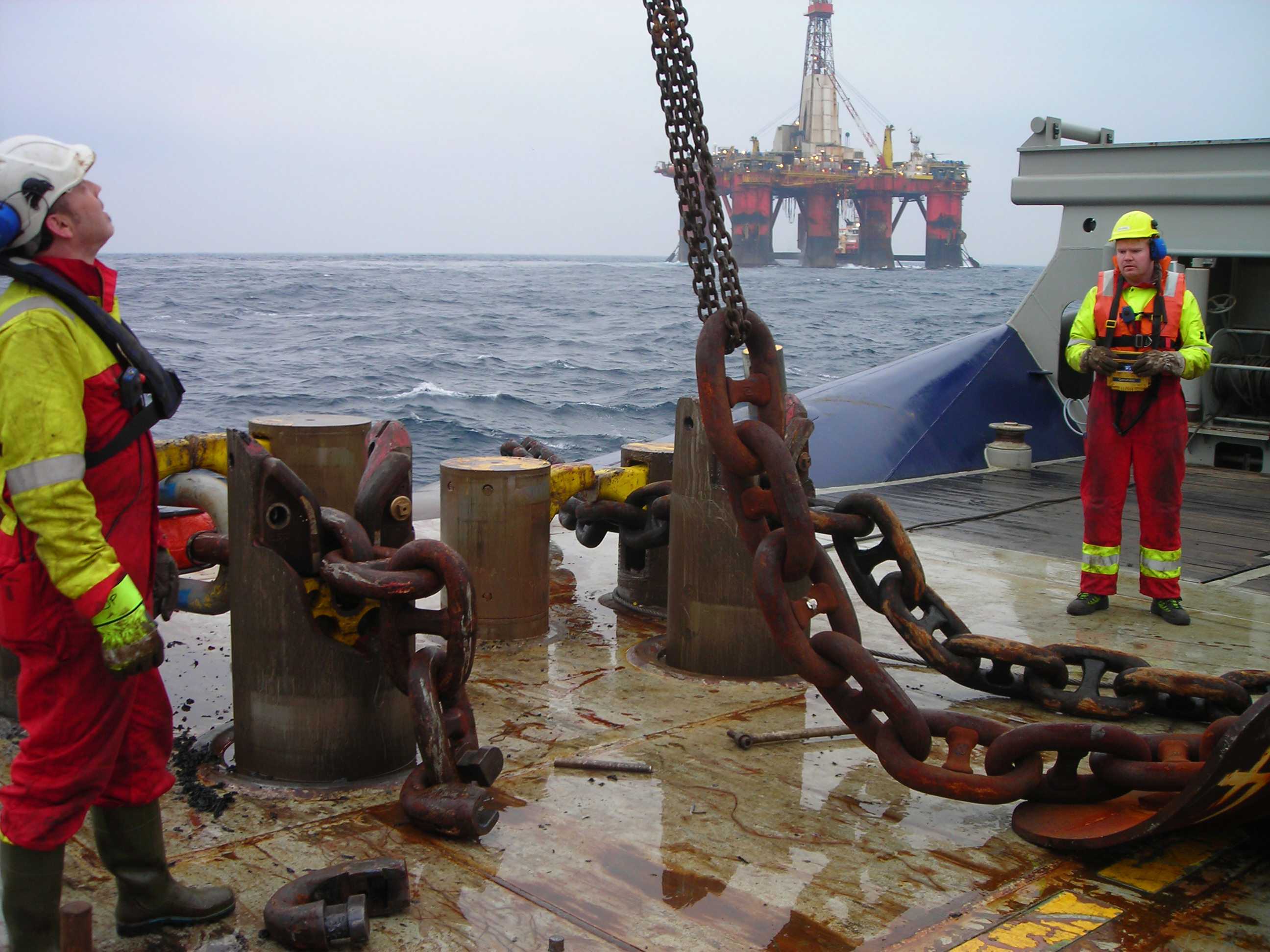 Shark jaws for anchor handling vessel - Kongsberg Maritime
