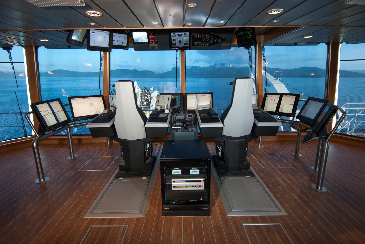 K-Bridge Integrated Bridge System - Kongsberg Maritime